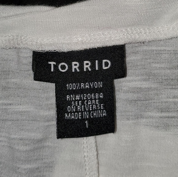 torr | Tops | Torrid White Sleeveless With Black Color Block Top | Poshmark
